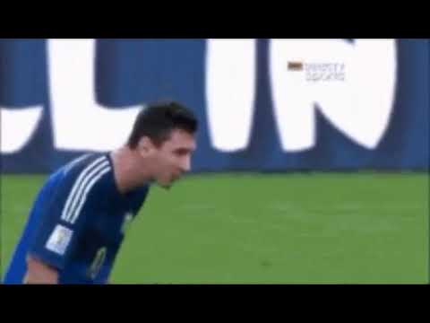 Lionel Messi spitting (GIF) 😅