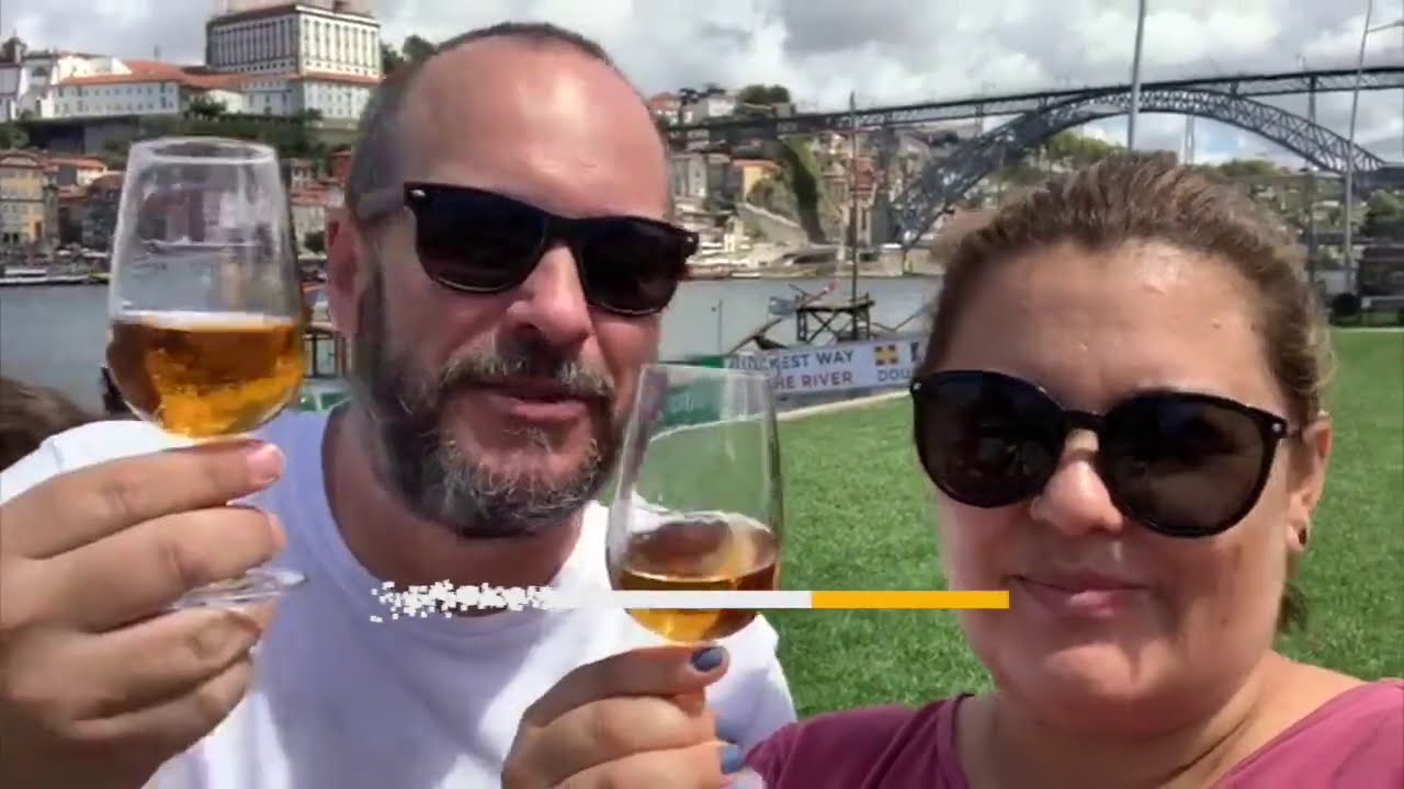 Vinho do Porto Branco com Pastel de Bacalhau e Queijo Estrela - Vila Nova de Gaia.