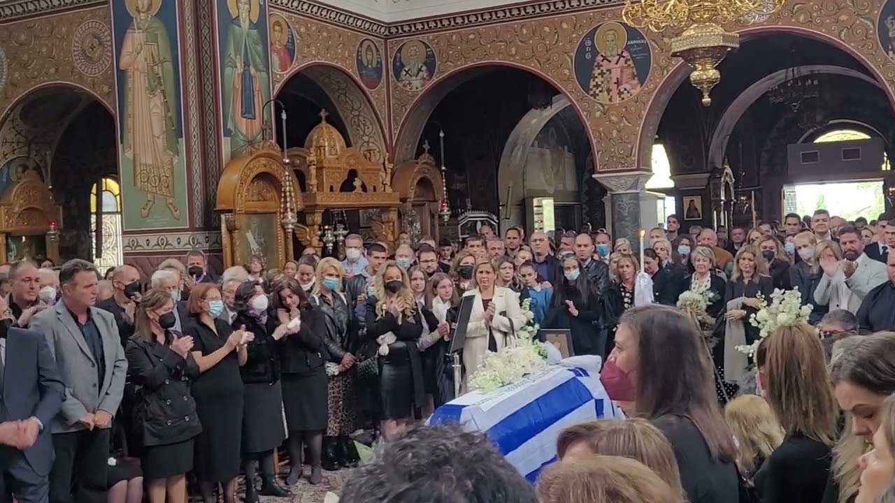 Πάνδημο το «αντίο» στη Μαίρη Ράπτου – Συγκίνηση και θλίψη στο ύστατο ...