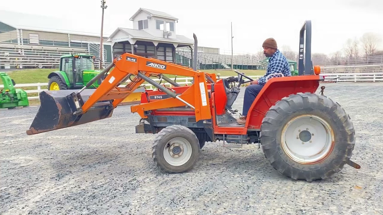 Agco Model ST45 4wd tractor with Agco SL48 loader - Lot 34 April 1, 2023 Auction