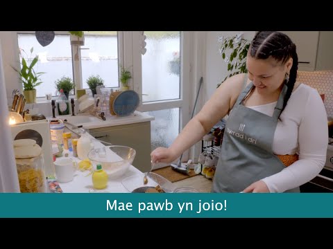 Blas o...Bwrdd i Dri | Rafioli 'Gorfodplesio' Siôn Tomos Owen