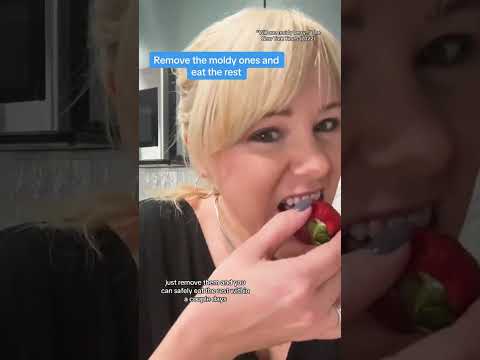 Is it safe to eat moldy berries?