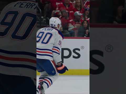 Oilers Bench reacts to McDavid's 🤯 Corey Perry set-up