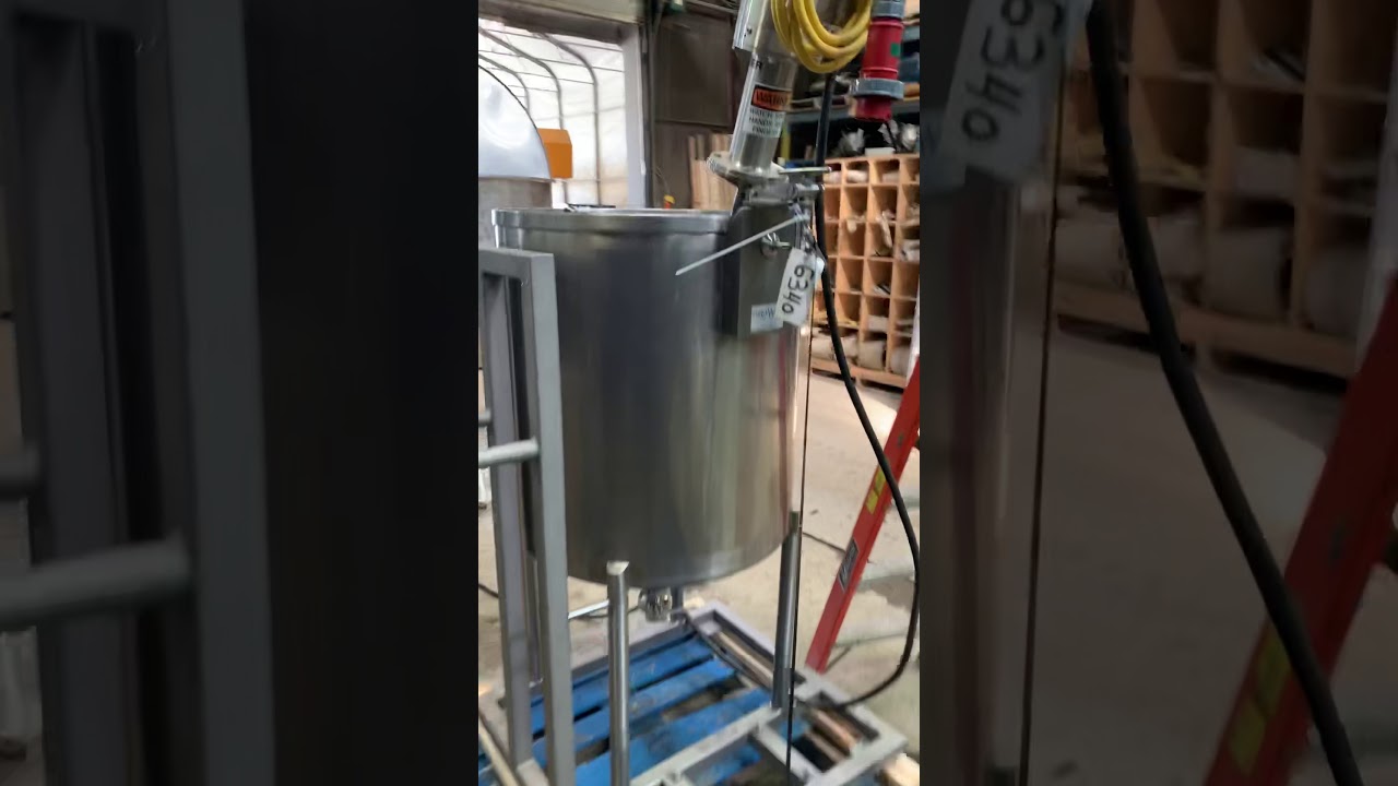 #6340 - Stainless steel mix tank with clamp-on rotosolver