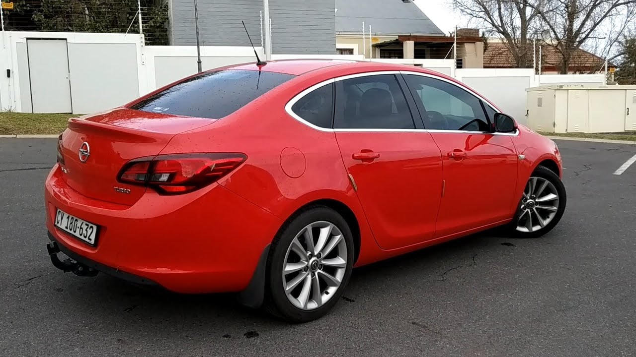 Opel Astra J sedan - Quick Look