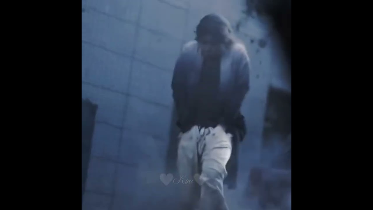 My guys running for his life with his hands in his pockets😭😂
