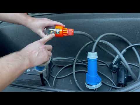EV-UBER Charging info AU [Video 1of3] - 42sec demo on Tesla UMC to AU 3-pin 7KW 32A plug - TeslaTaxi
