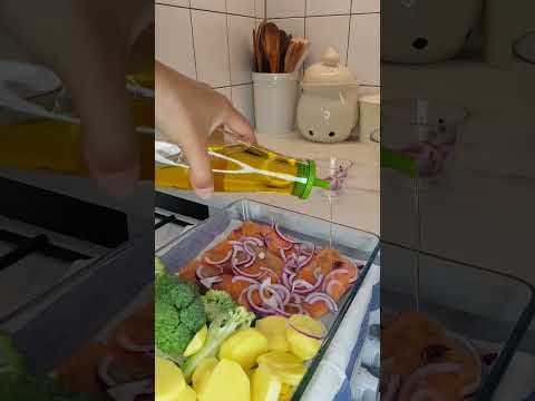 Salmon fillet with vegetables from the oven is so delicious and it takes only 5 minutes to prepare!