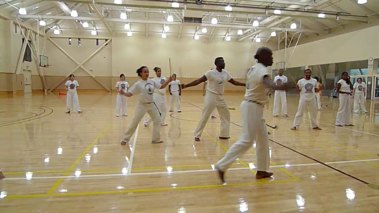 Maculele lesson Part 1 - Capoeira Narahari - Mestre Beiçola