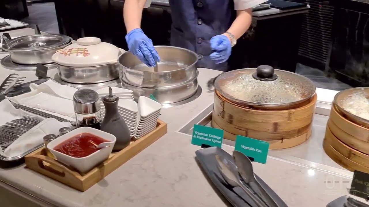 Singapore Airlines SilverKris First Class Lounge in Singapore Changi