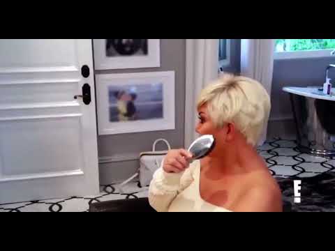 stan twitter: kris jenner brushing her blonde wig