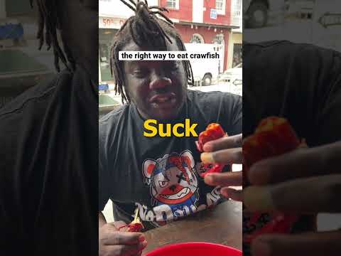 How to eat crawfish like a pro #nola #crawfish #seafood