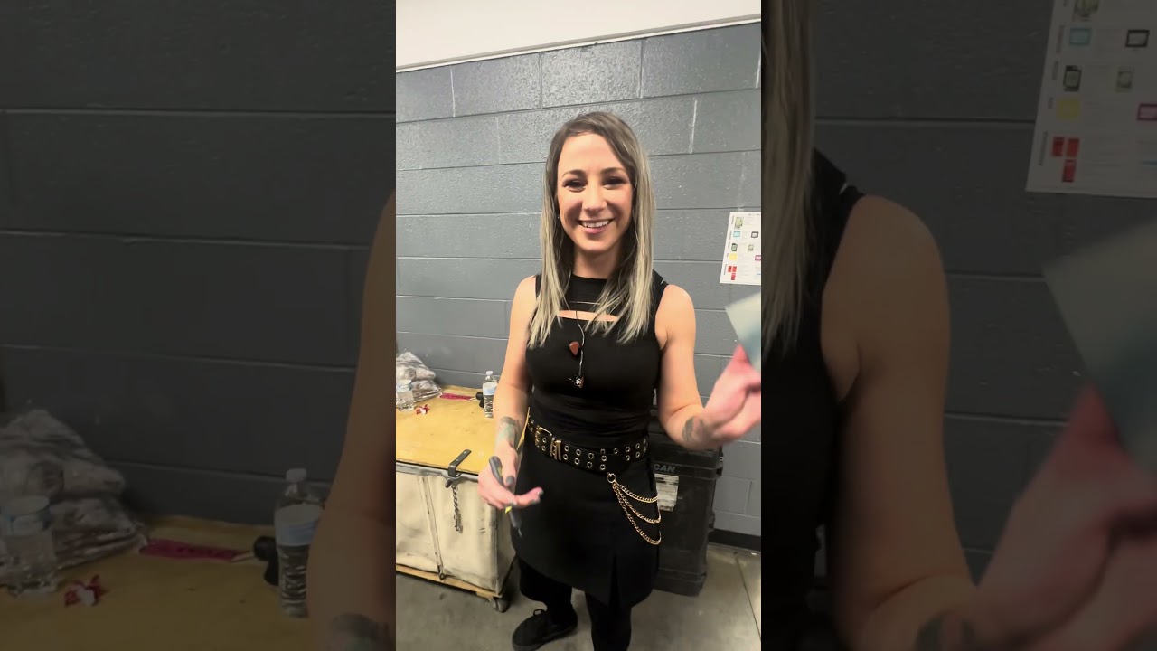 SKILLET does the AUTOGRAPH TREND