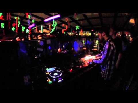 Matt Castro playing "Luca Tarascio - About House" Moonklift Records @ Family House - Turin----!