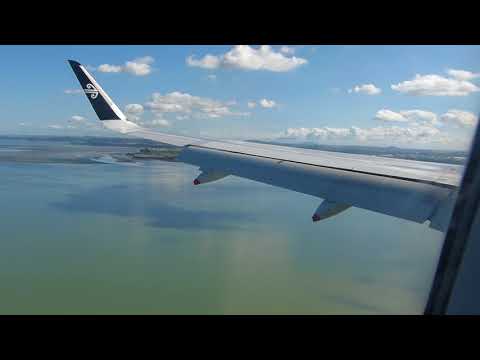 Air New Zealand Flight Landing in Auckland