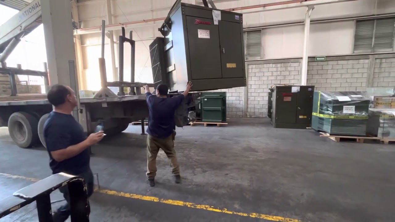 Cómo mover un transformador con una grúa viajera
