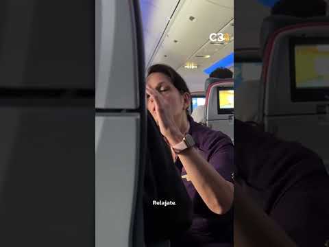 Una asistente de vuelo ayudó a un joven que tenía un ataque de ansiedad | Cadena 3 Argentina