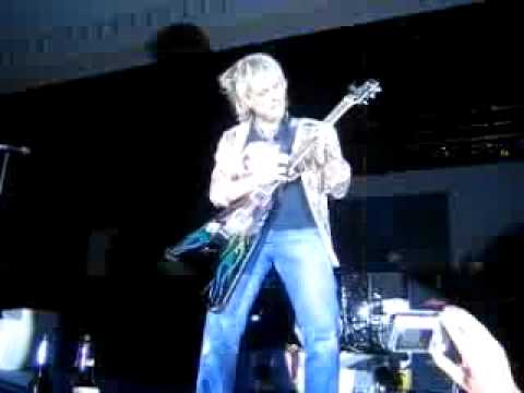 Poison's CC Deville covers Eddie Van Halen