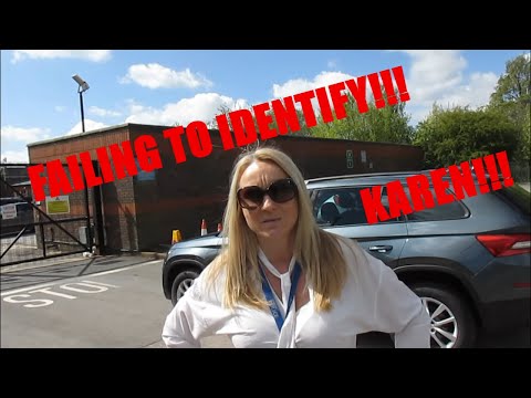 TYRANT HUMBERSIDE KAREN REFUSING TO IDENTIFY HULL POLICE STATION HESSLE ROAD!!!