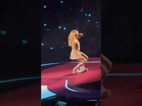 Sabrina Carpenter's NEW JUNO POSITION at the Short n' Sweet Tour, LA (N3)