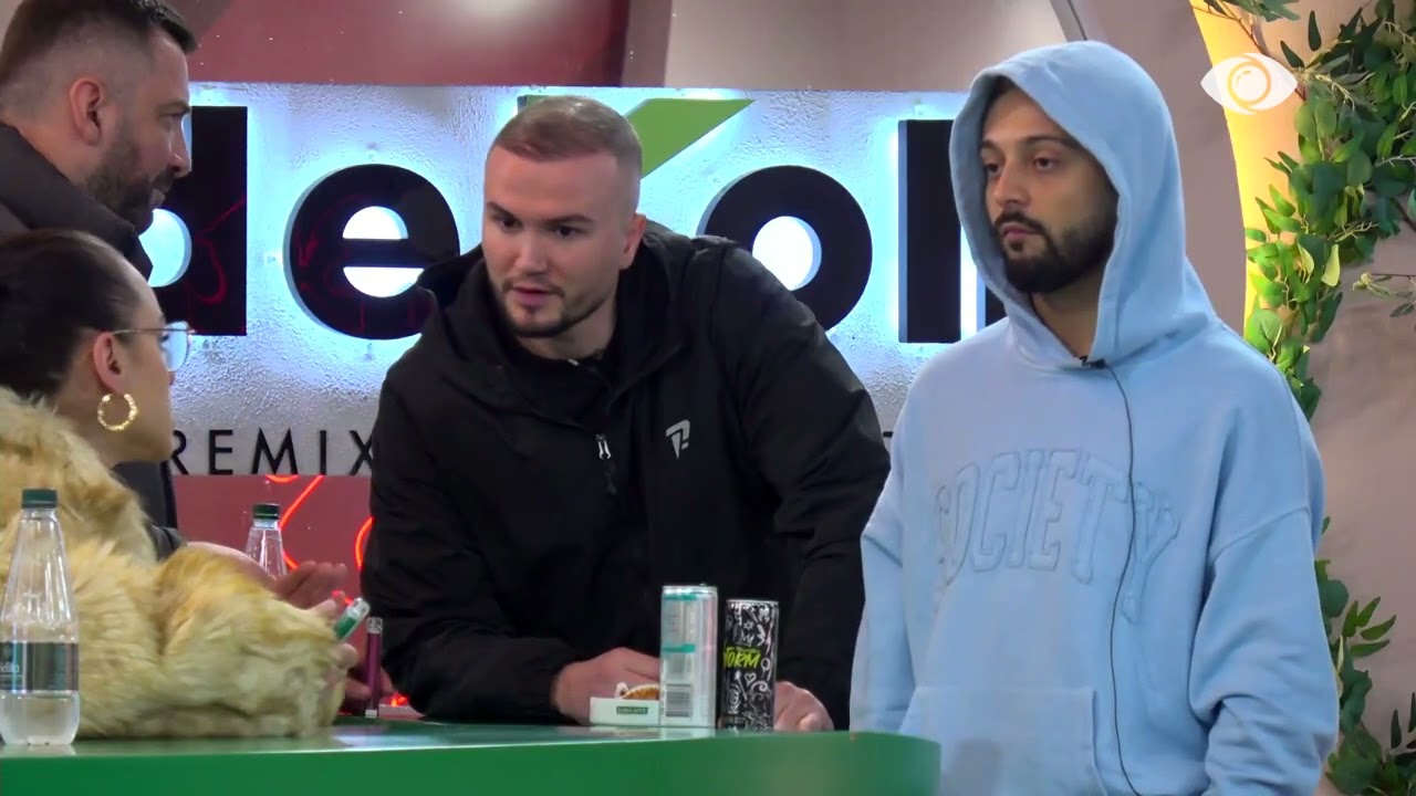 “Po t’i sulemi të gjithë ajo merr vëmendje…”/ Kelly diskuton me Gjestin ...