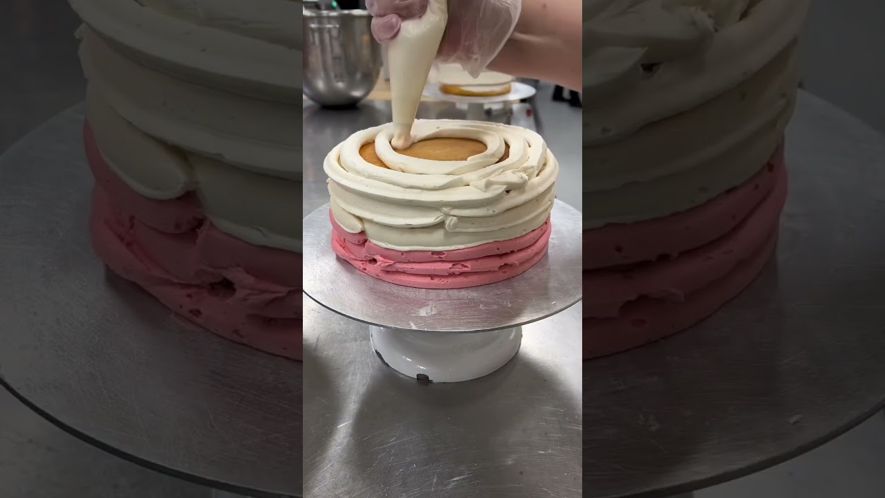 Textured ombré cake! #cakedecorating #ombre #cake #cakedesign #cakedecorator #frosting #buttercream