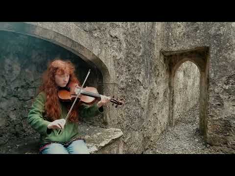 Ross Errilly Friary in Galway - Discovering the amazing acoustics (with Fiona Gavin on Fiddle)