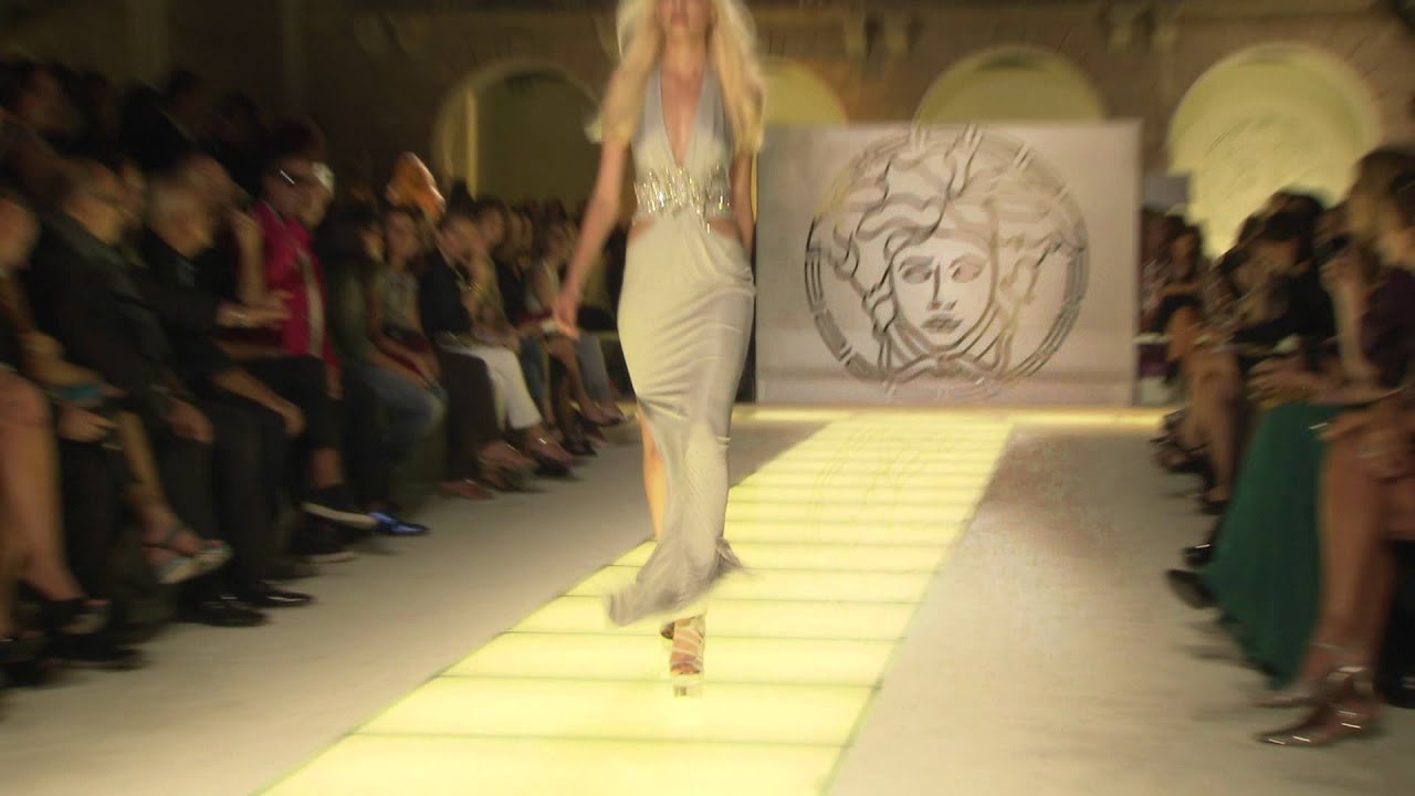 Lindsey Wixson FALLS Versace.mov