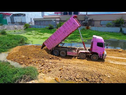 The Global Machinery That Build Our World New Infrastructure Strong Operation Like SHANTUI Bulldozer