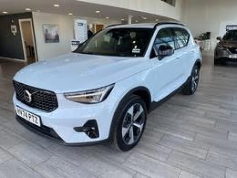 2024 74 Volvo XC40 2.0 B4 MHEV Plus DCT Auto Euro 6 (s/s) 5dr Review. For sale at Thame Cars