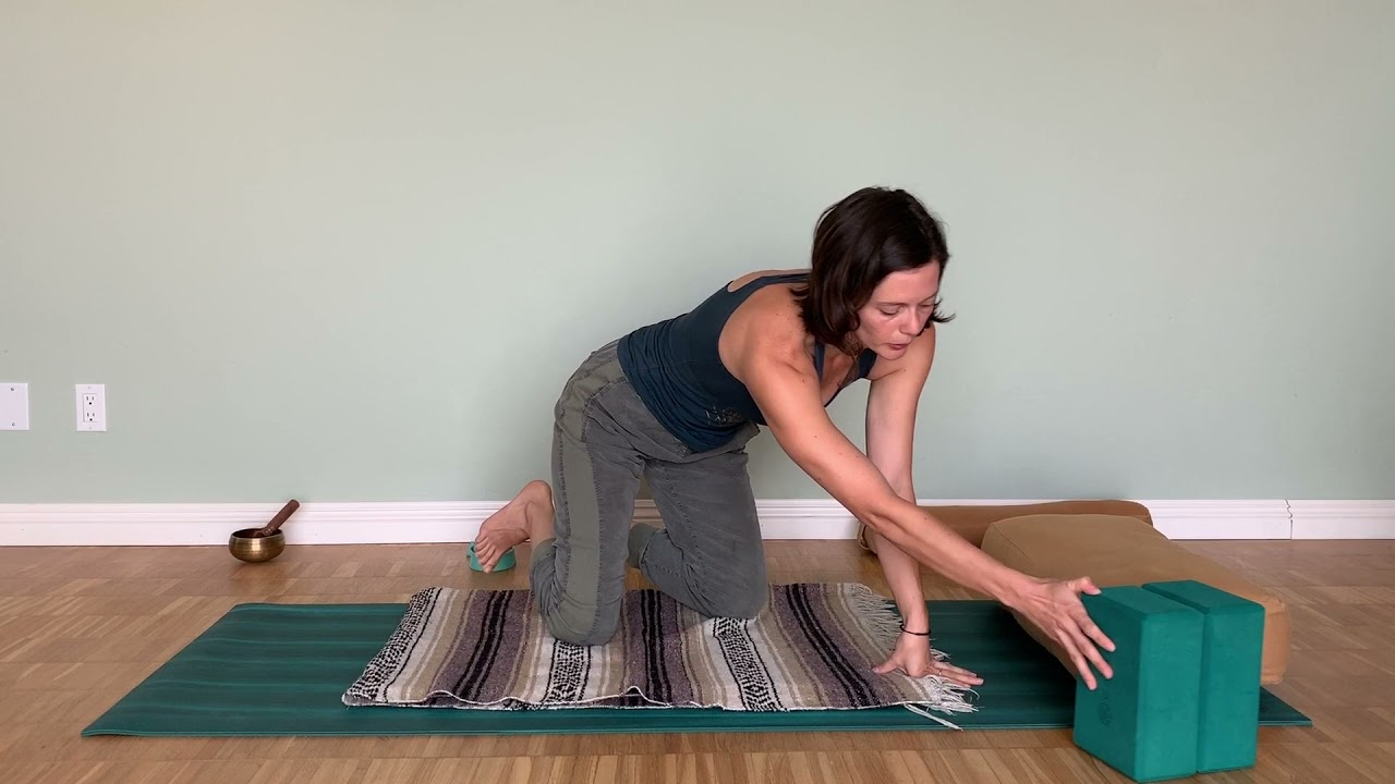 How to teach Yin Yoga - Frog