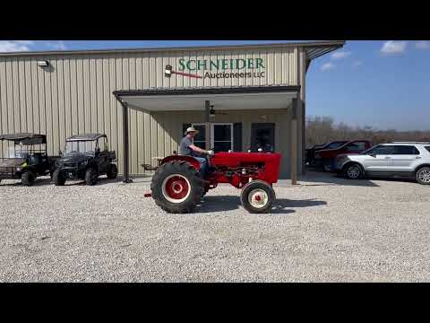 IH 2404 industrial utility tractor - Schneider Auctioneers LLC