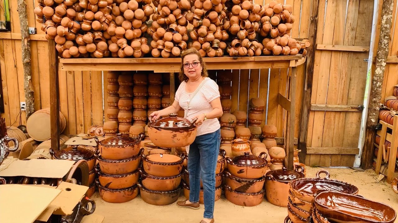 I buy my clay pots here. Villa Crafts. Zacatlán, Puebla