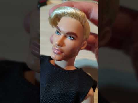 Barbie Signature Looks Ken Doll (Blonde)