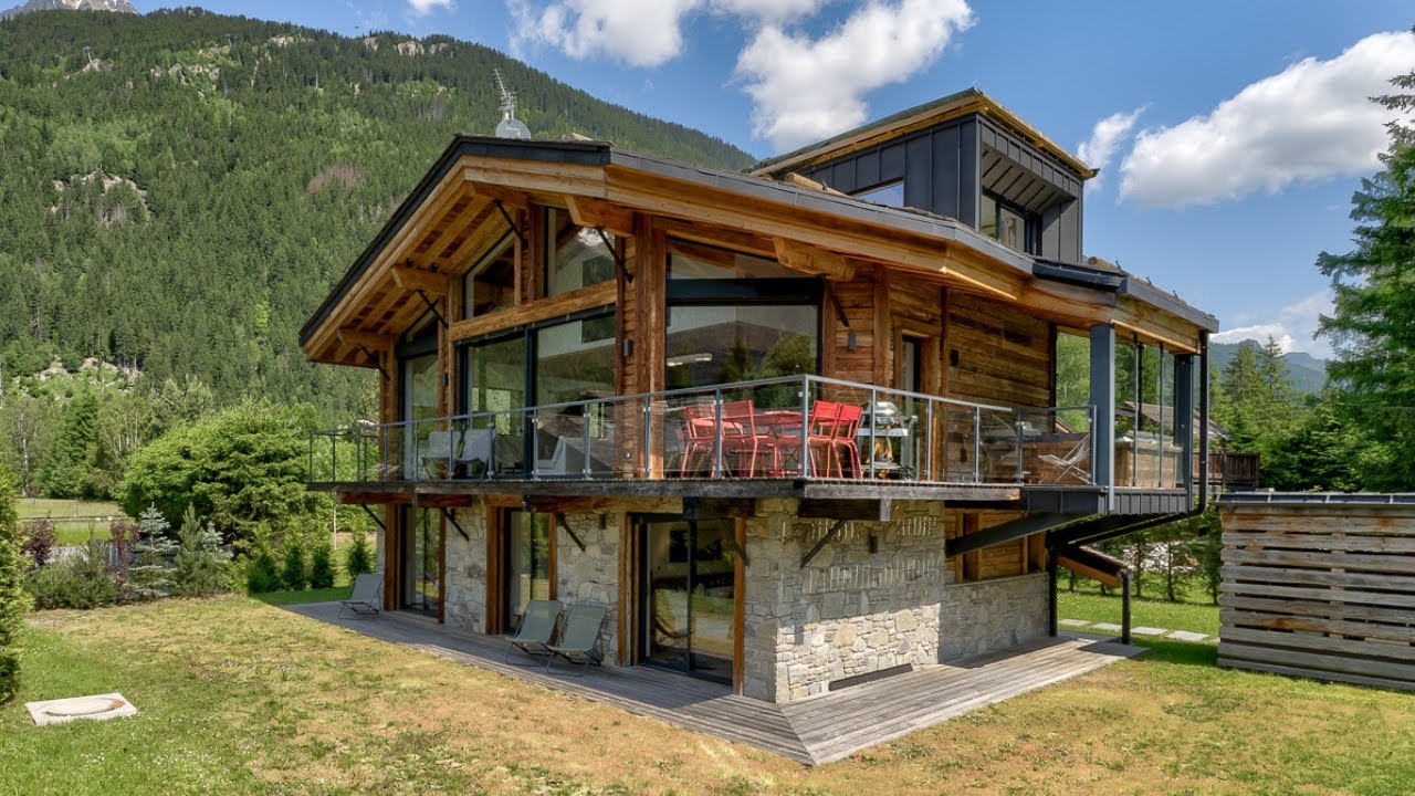 Chalet Red Fox