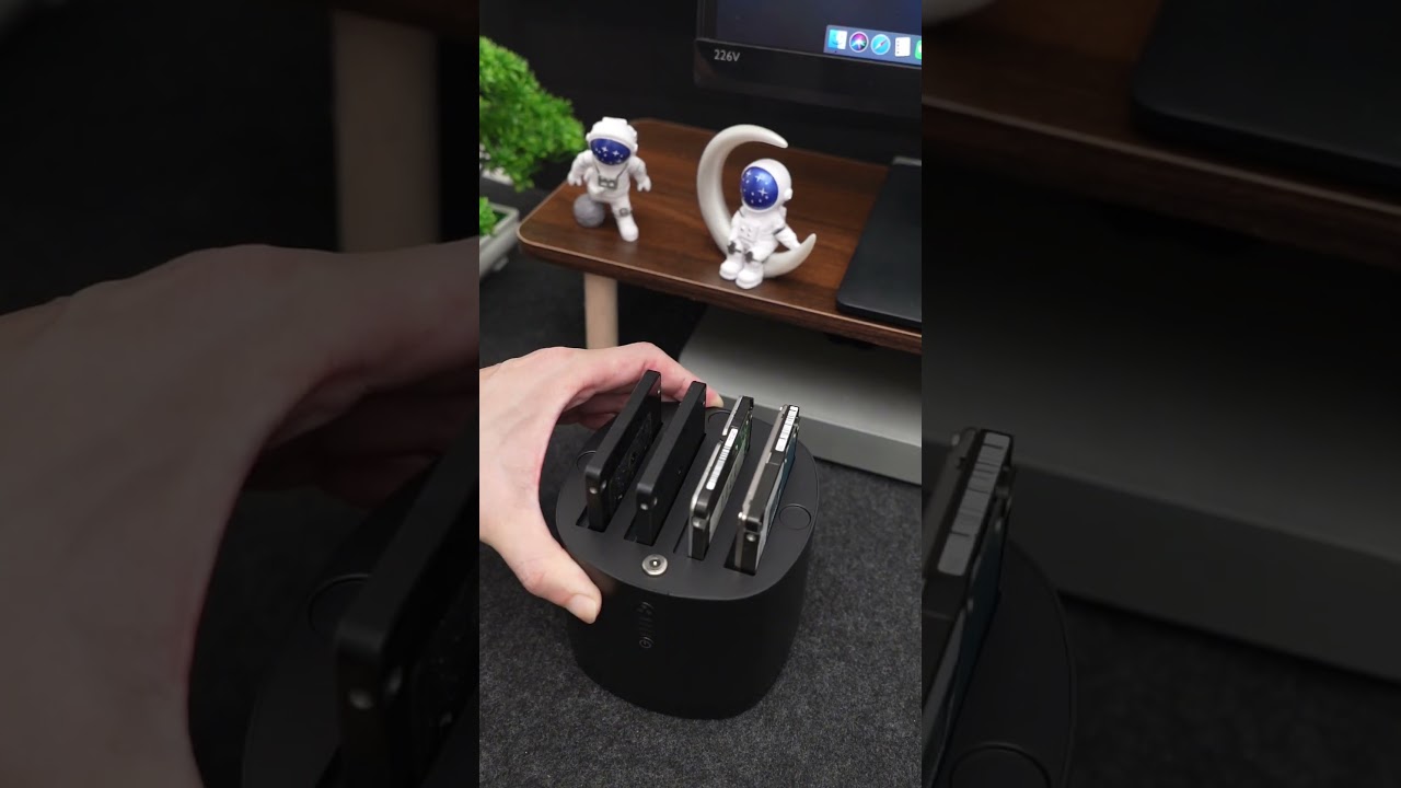 Magnetic Tool-free 4 Bay 2.5” HDD/SSD Docking Station with Fan #pc #tech #laptop #computer #hdd #ssd