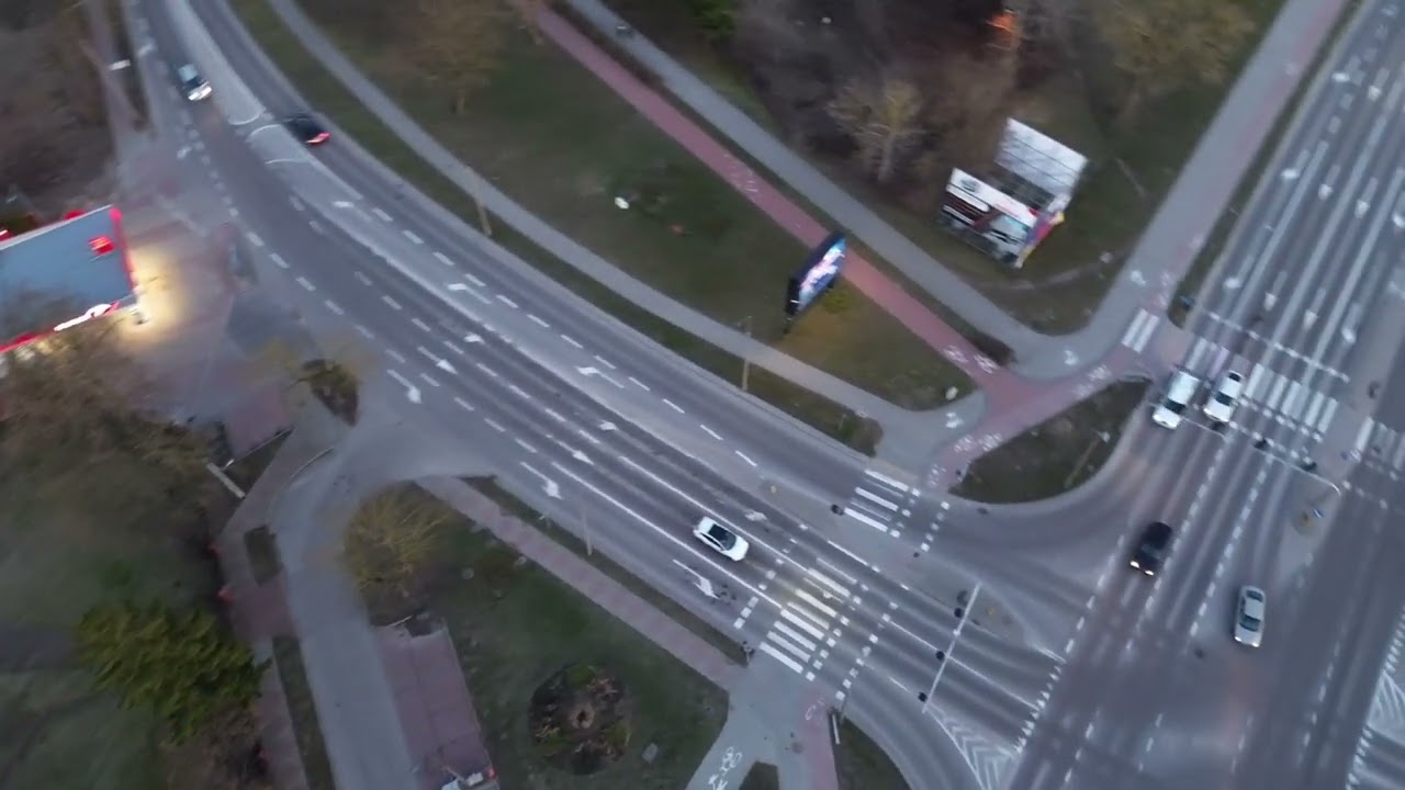 Suvalkai, Plaza prekybos ir pramogų centras  kuriame galite pavalgyti KFC arba kitose kavinėse.