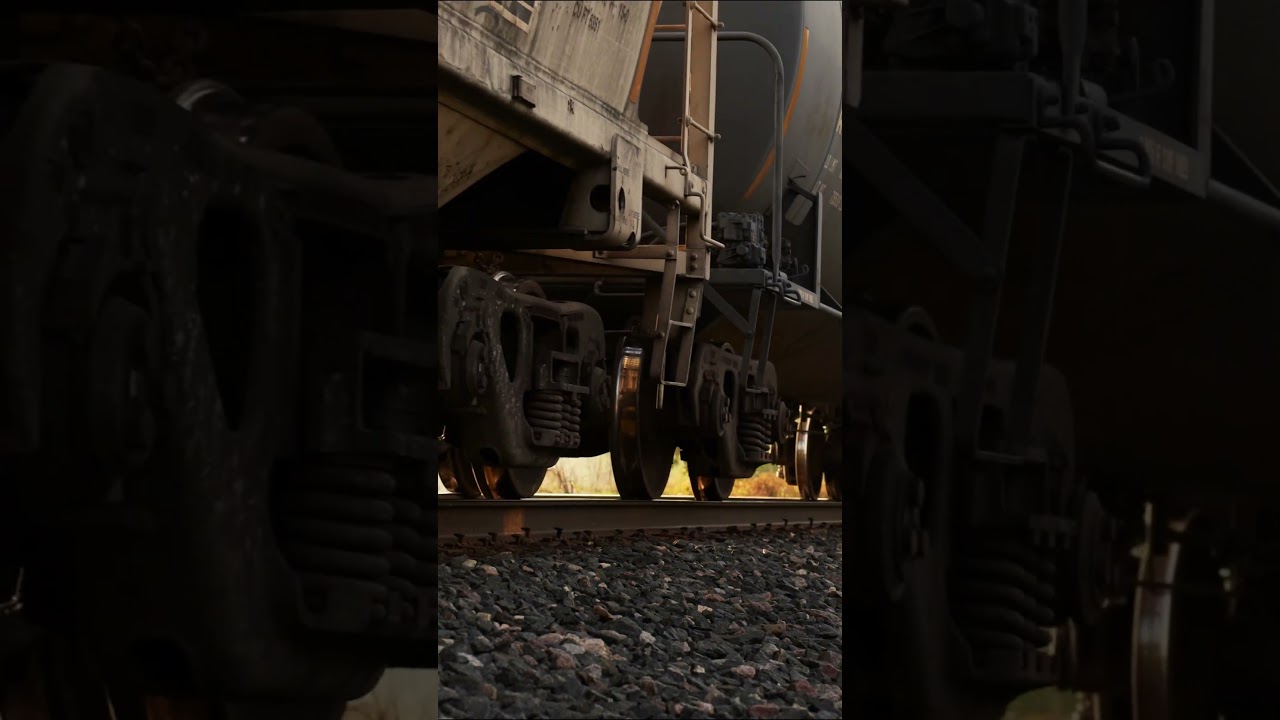 Why trains have so many locomotives