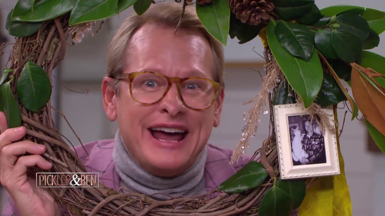 It's A Christmas Wreath DIY With Carson & Thom! - Pickler & Ben