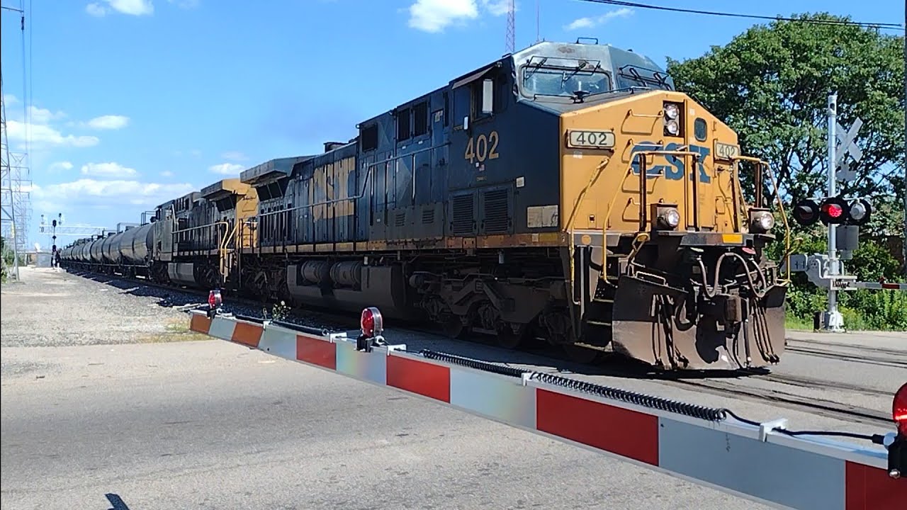 CSX 402 & CSX 263 CW44AC leads the CSX L302-18 with a nice K5LA horn on the CSX Detroit subdivision