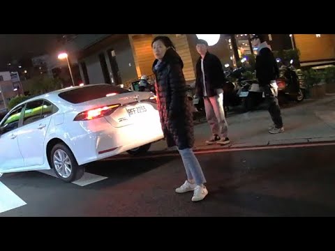 裝傻啊大嬸！！！ | WoWtchout - 地圖型行車影像分享平台