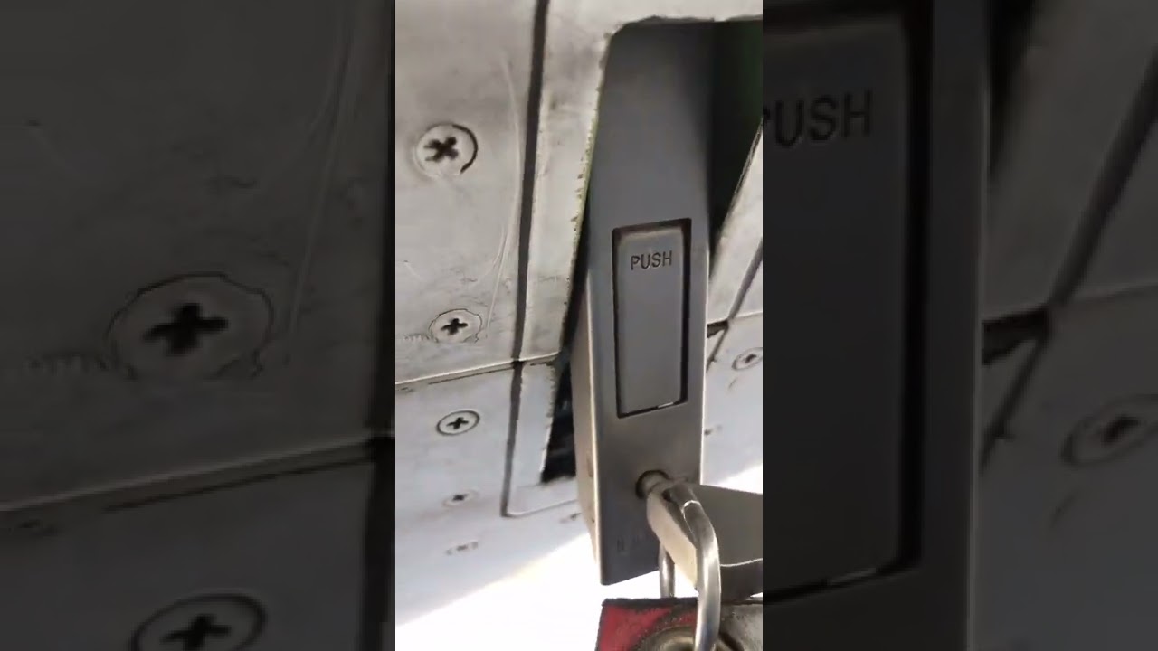 Airbus A320 idg generator oil level check #aircraft #airbus #aviation #a320 #idg
