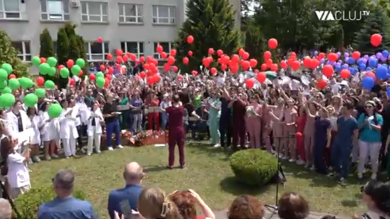 Serenadele studenților de la UMF Cluj, auzite și anul acesta în oraș