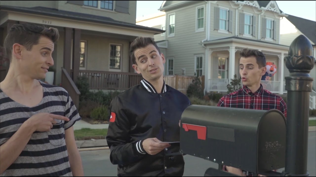 Triplets sing everything they do... #AD