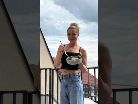 a realistic what I eat in a day, to feel my best this summer