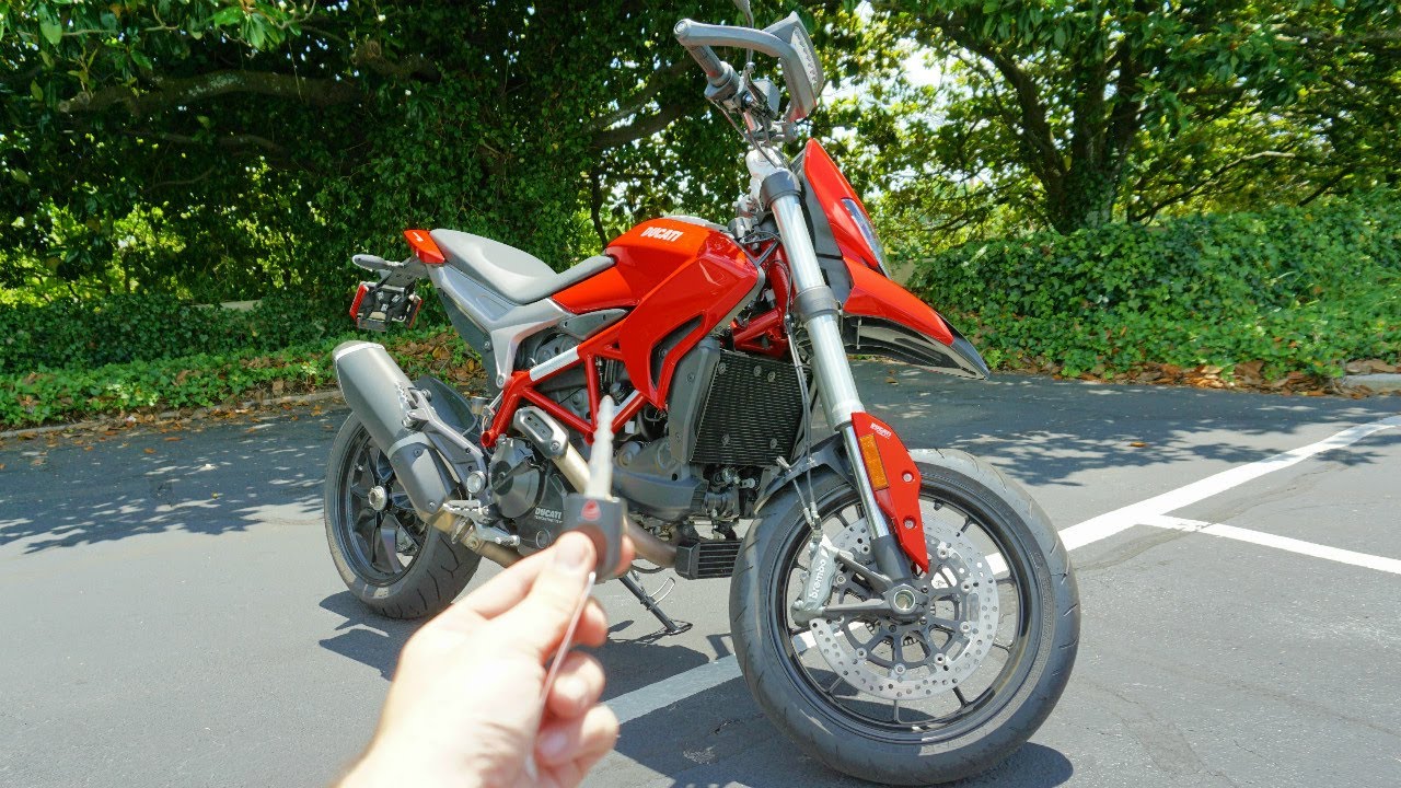 2017 Ducati Hypermotard 939: Ride and Review
