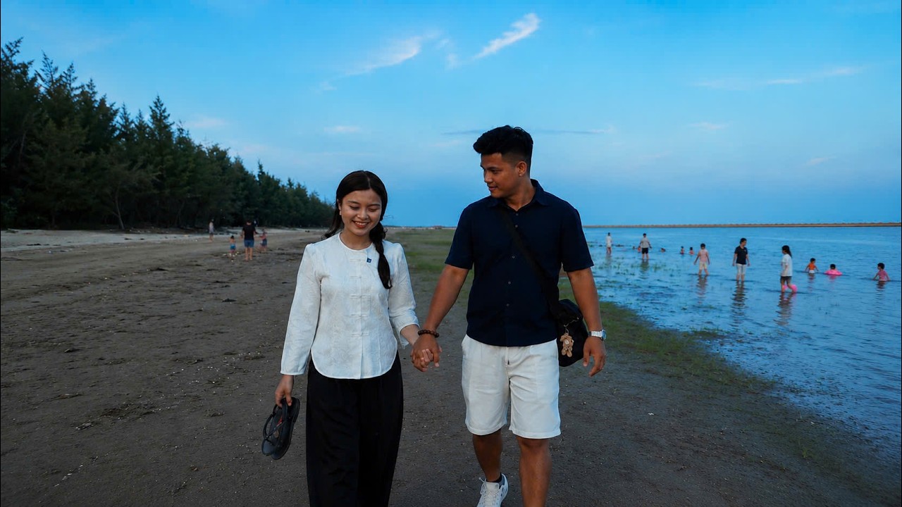 A Special Day: Little White Goes to the Beach with Her Brother for the first Time