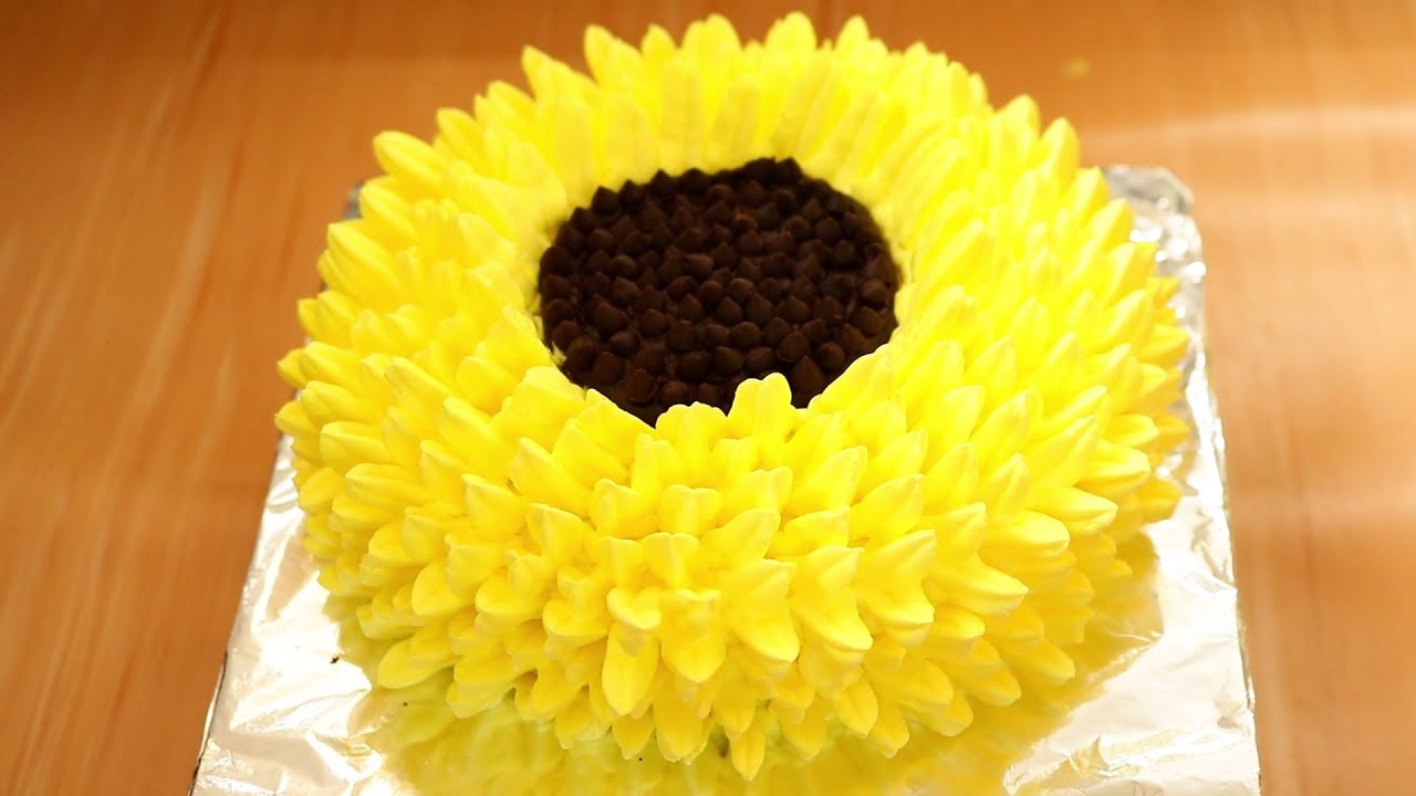 Sunflower 🌻 | Cake Decorating Tutorial