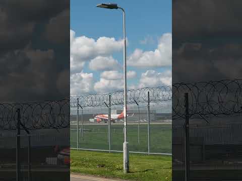 EasyJet Airbus A320-214 TAKEOFF From London Gatwick Airport (LGW) To Alicante (ALC)