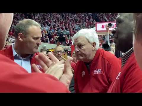 Fans applaud Bob Knight at IU's Simon Skjodt Assembly Hall